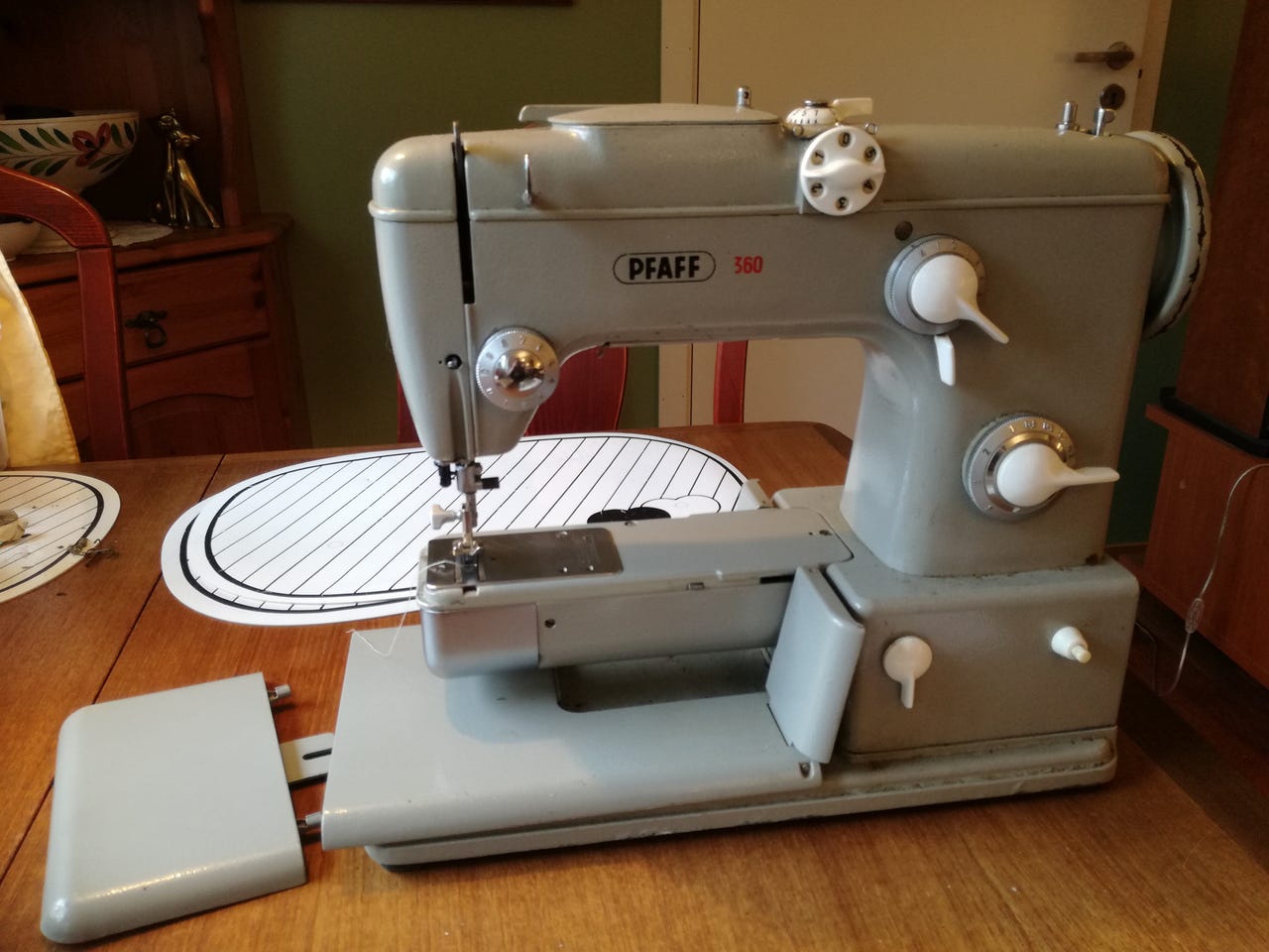 Pfaff 360 - Robust og God Symaskin | FINN-torget