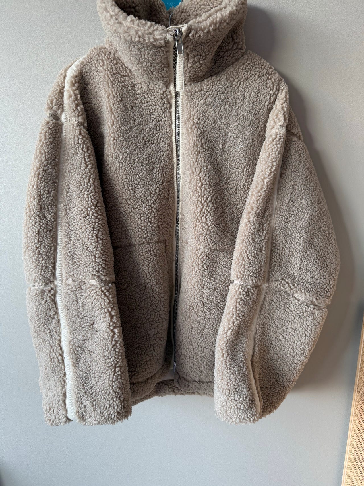 Teddy jakke i beige H&M | FINN-torget