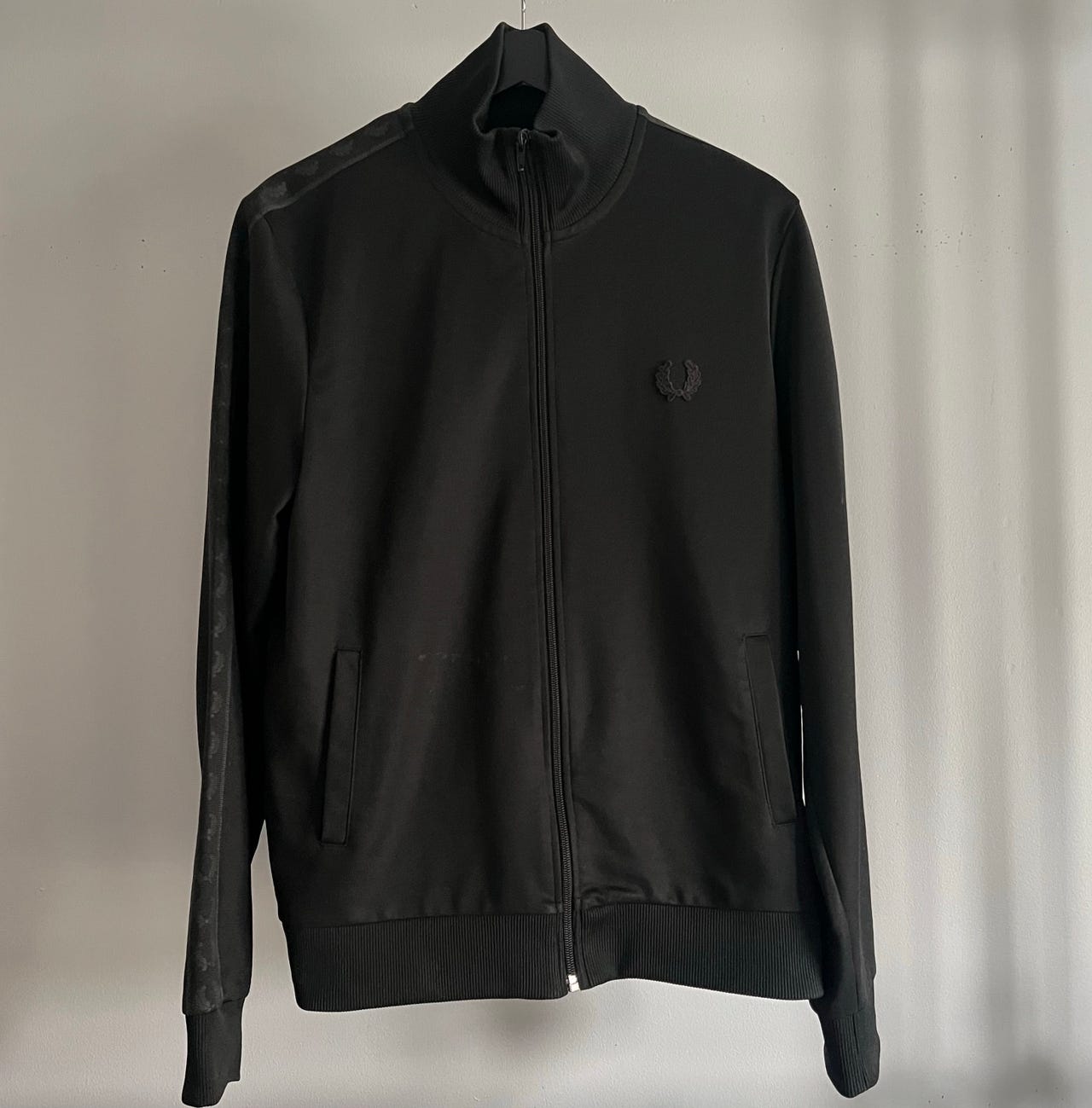 Track top (Fred Perry) | FINN-torget