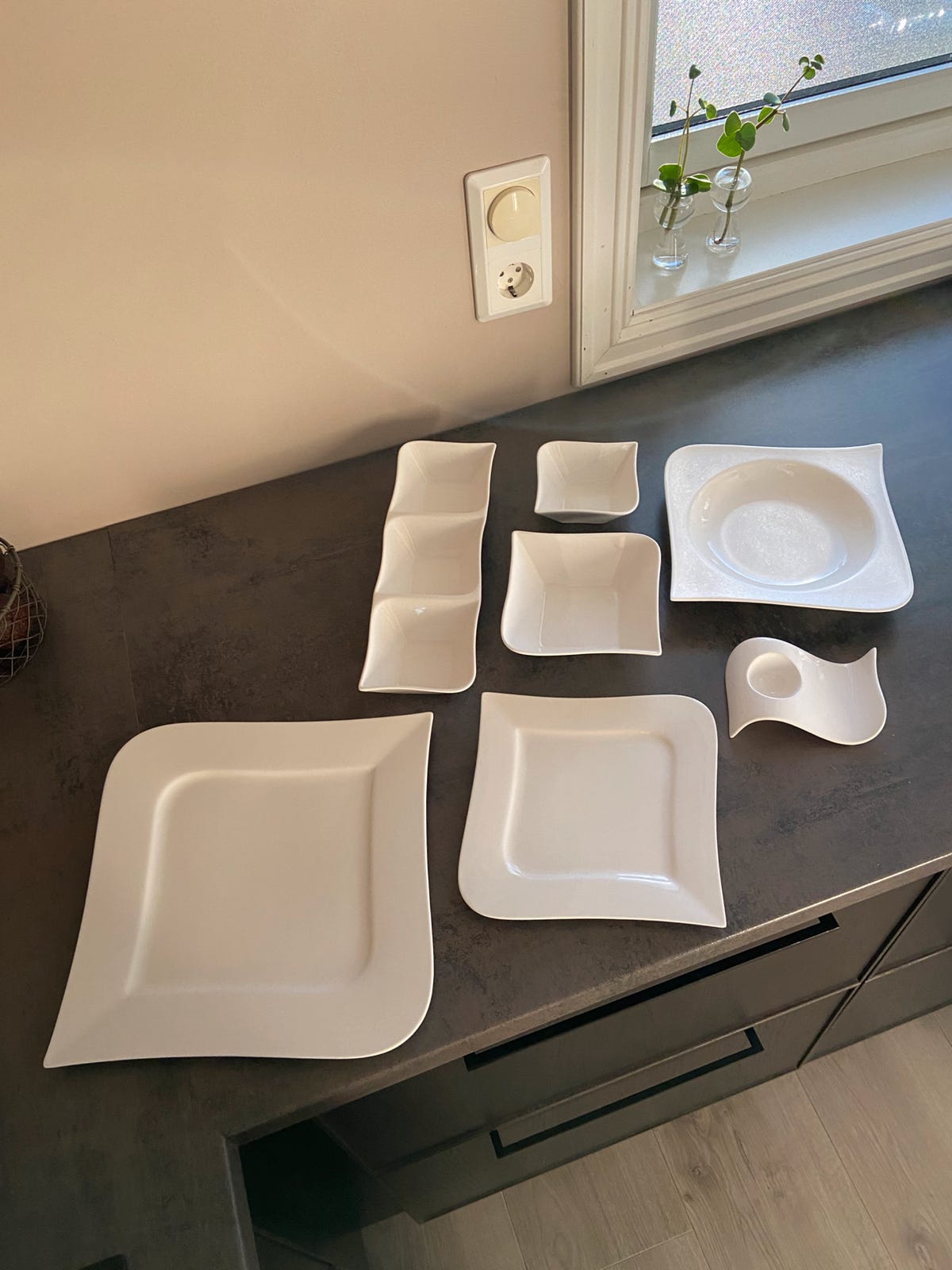 Servise Hvit lilje fra Perfect home selges enten samlet eller hver for ...