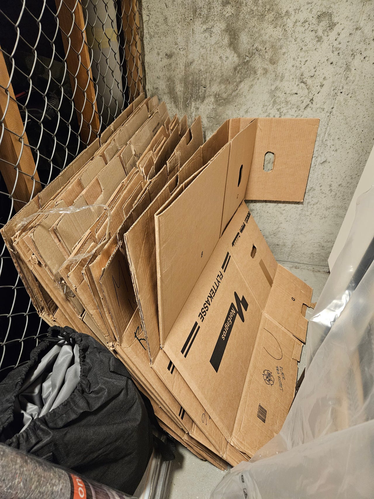 Flytteesker gis bort | FINN-torget