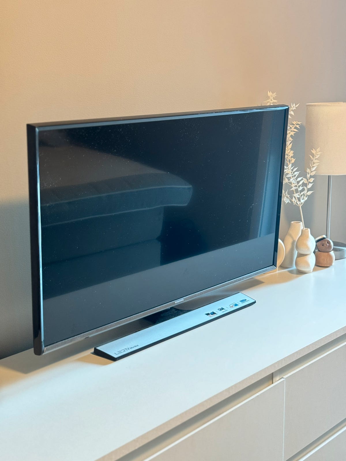 Samsung T32E310EX LED TV | FINN-torget