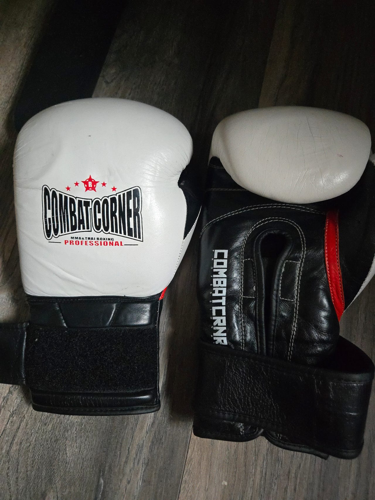 Combat Corner 16 oz boksehansker – lite brukt 🥊 | FINN-torget