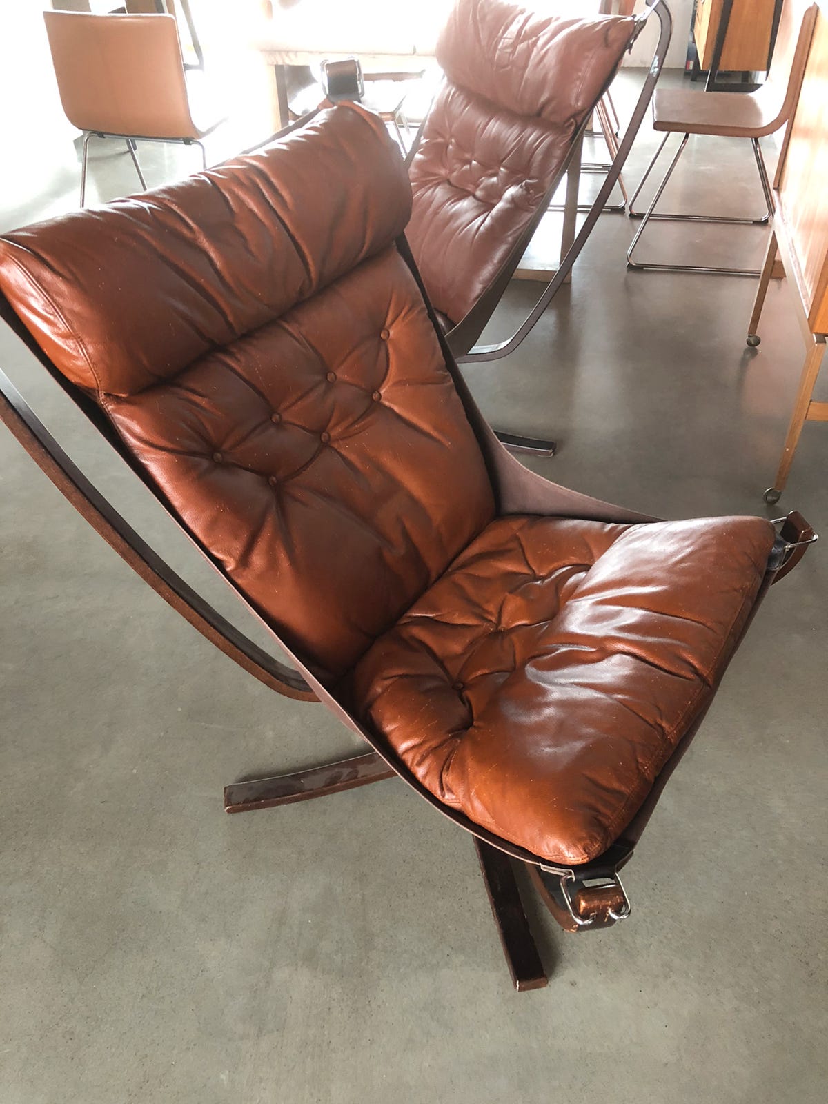 Falcon Stol i Cognac og Cognac brun farge i flott original retro stand ...