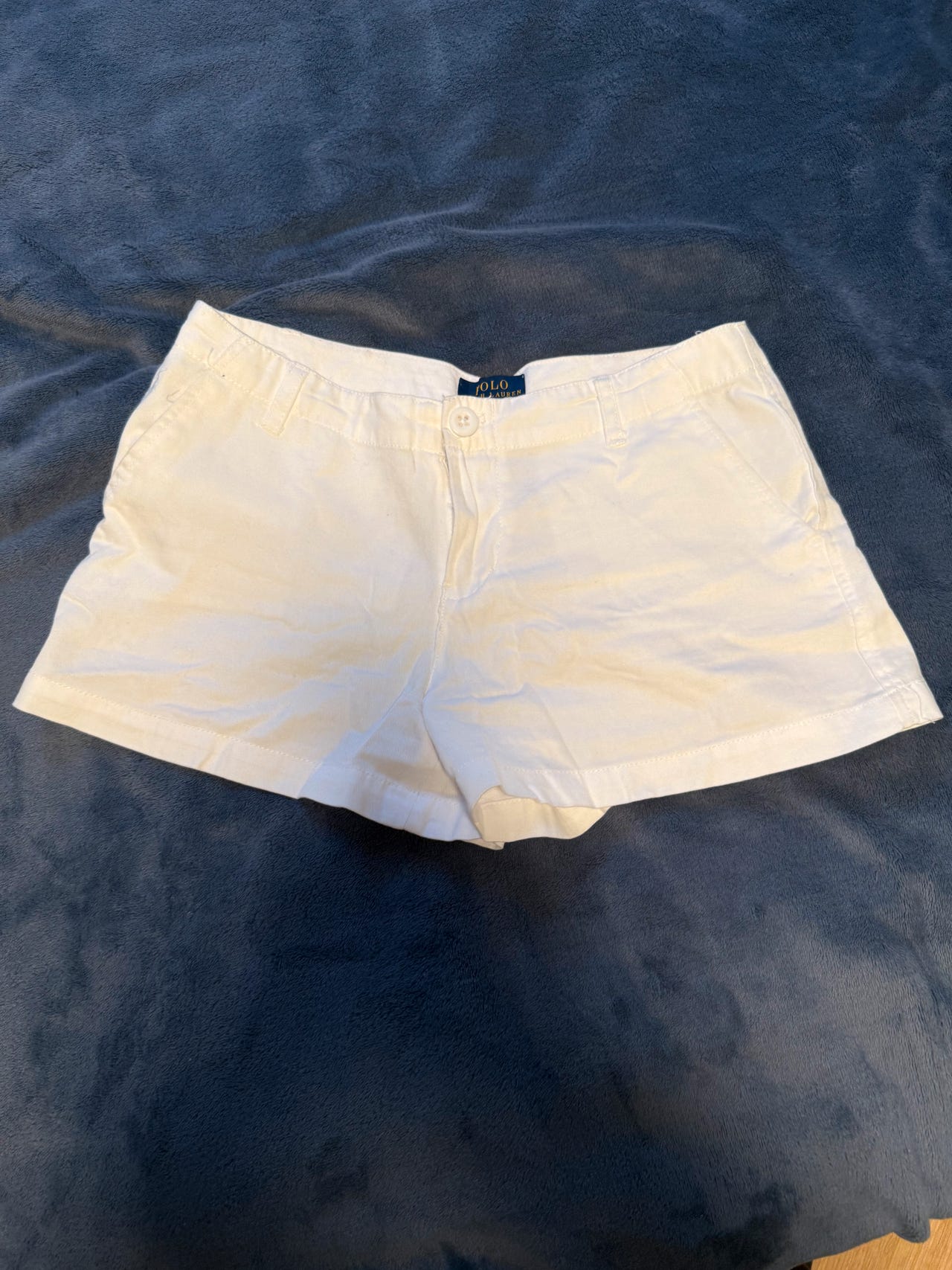 Selger hvit polo shorts | FINN-torget