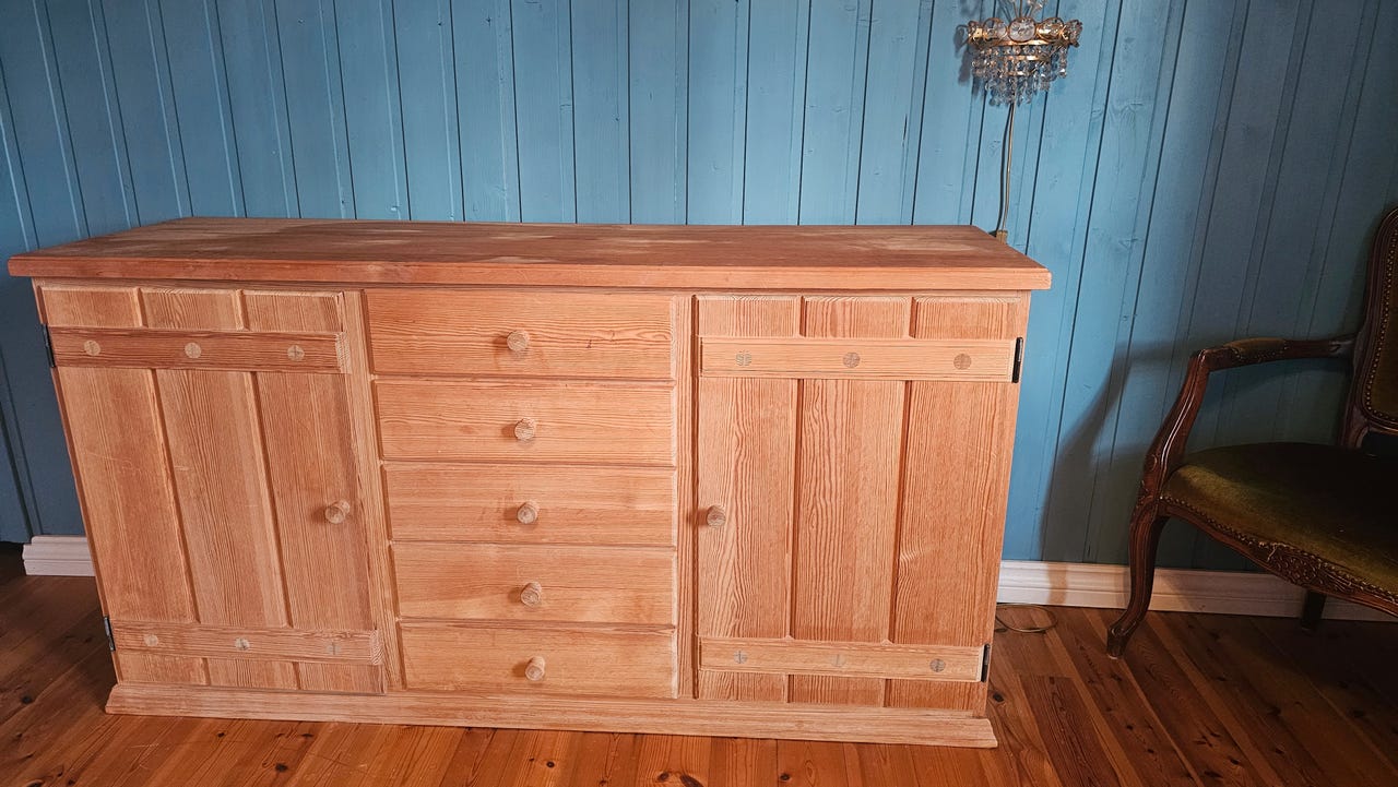 Skap/kommode i heltre | FINN-torget