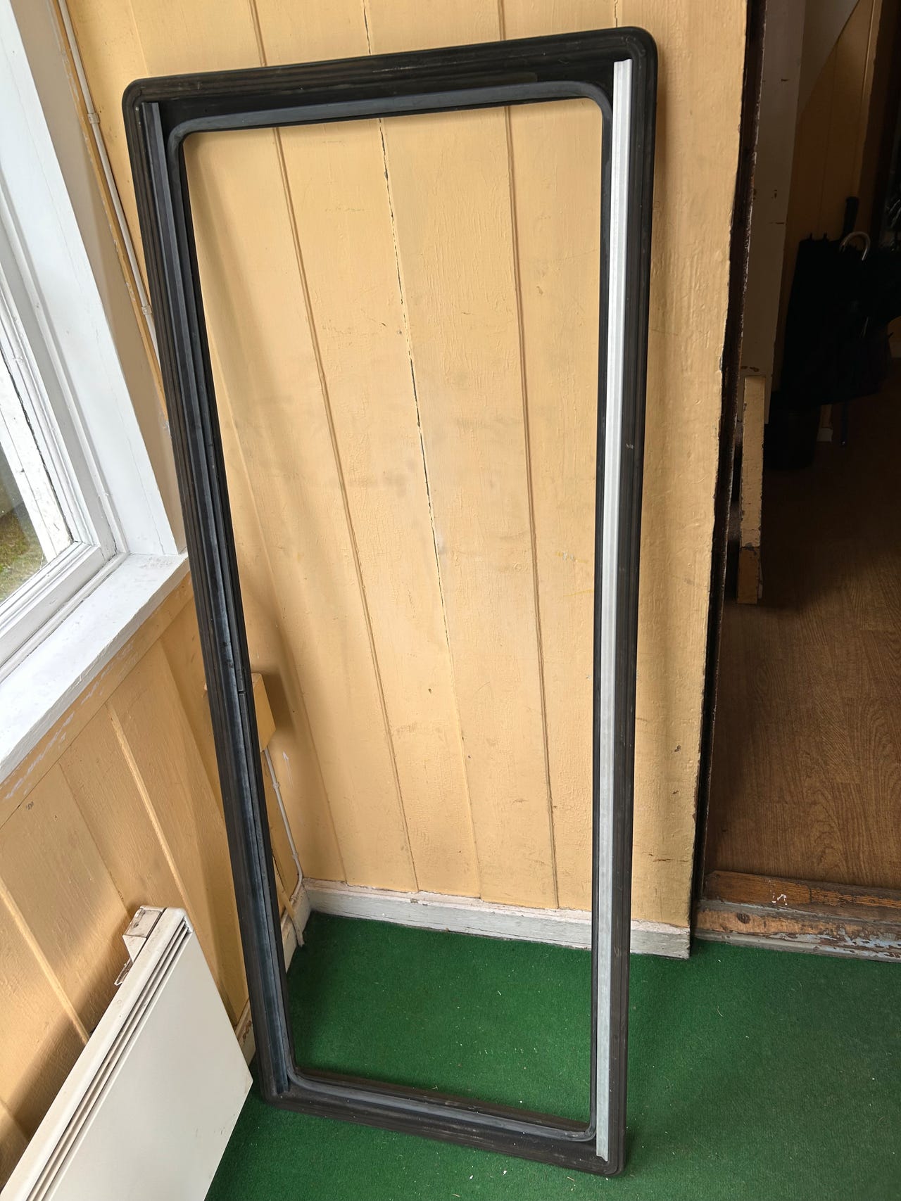 Bjølseth 470 vindus karm 1.48 lengde x 58cm bredde | FINN-torget