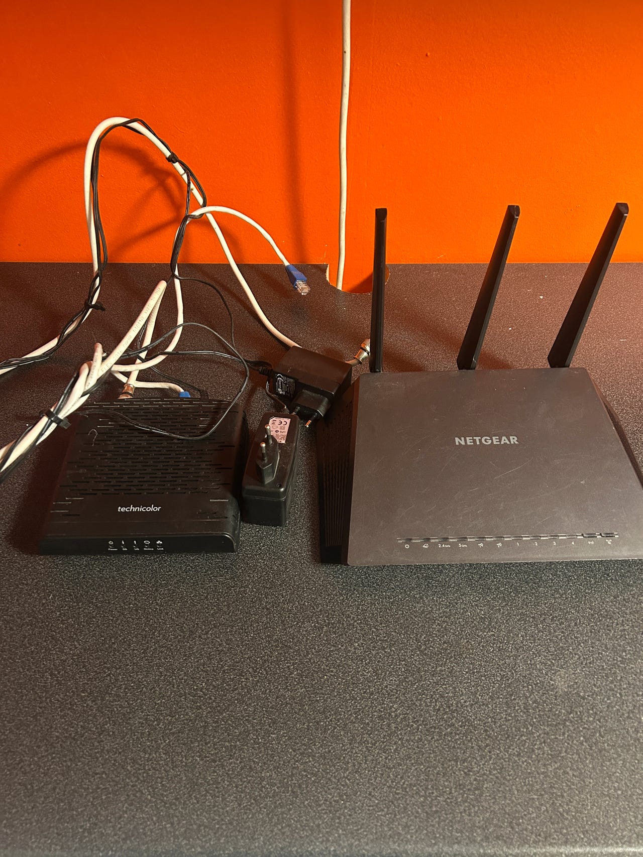 Netgear trådløs router og Technicolor kabelmodem | FINN-torget