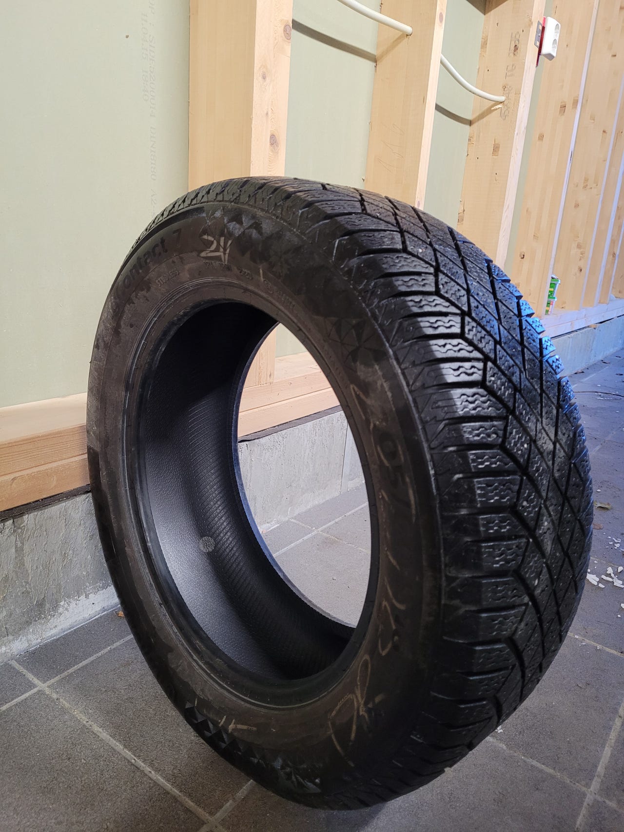 Piggfrie vinterdekk 205/60R16 | FINN-torget