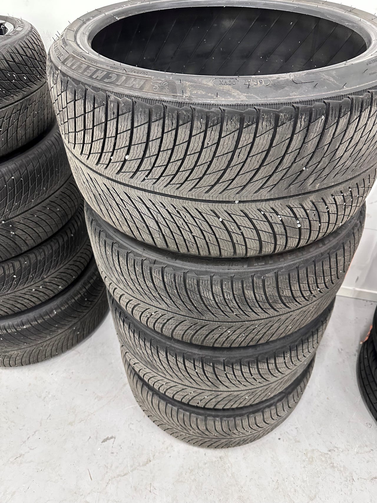 Piggfrie vinterdekk i dim. 265/35R21 og 305/30R21 selges billig ...