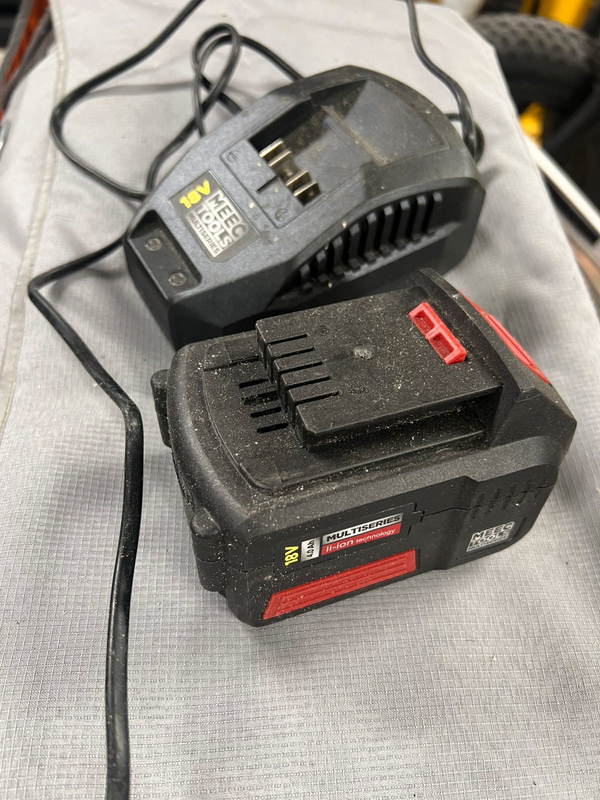 Meec 18v batteri med lader. | FINN-torget