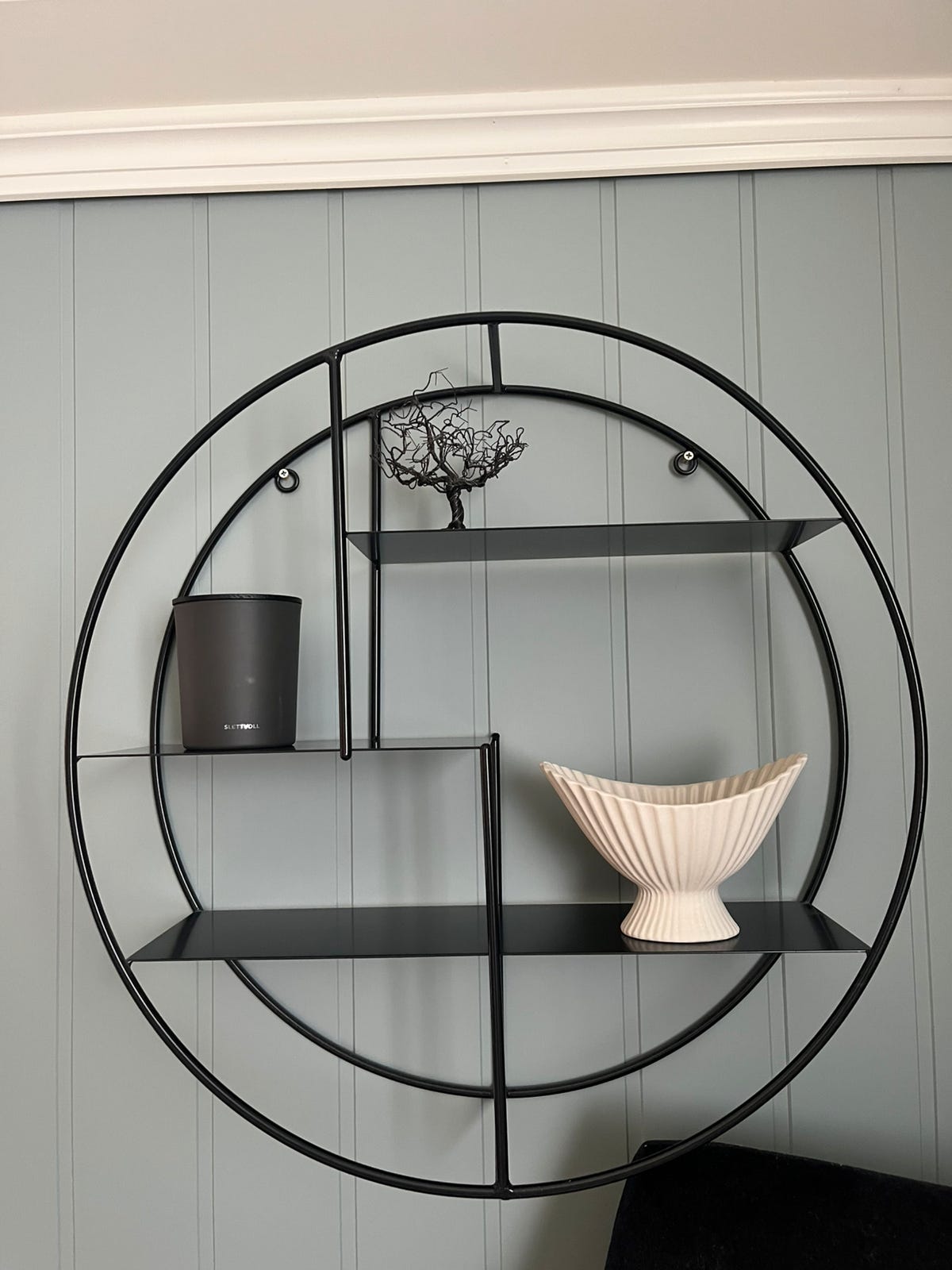 Sort, rund hylle | FINN-torget