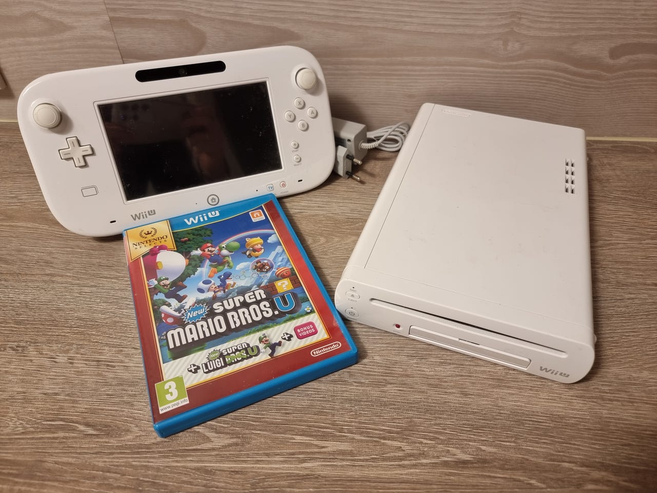 Nintendo WiiU med New Super Mario & Luigi | FINN-torget