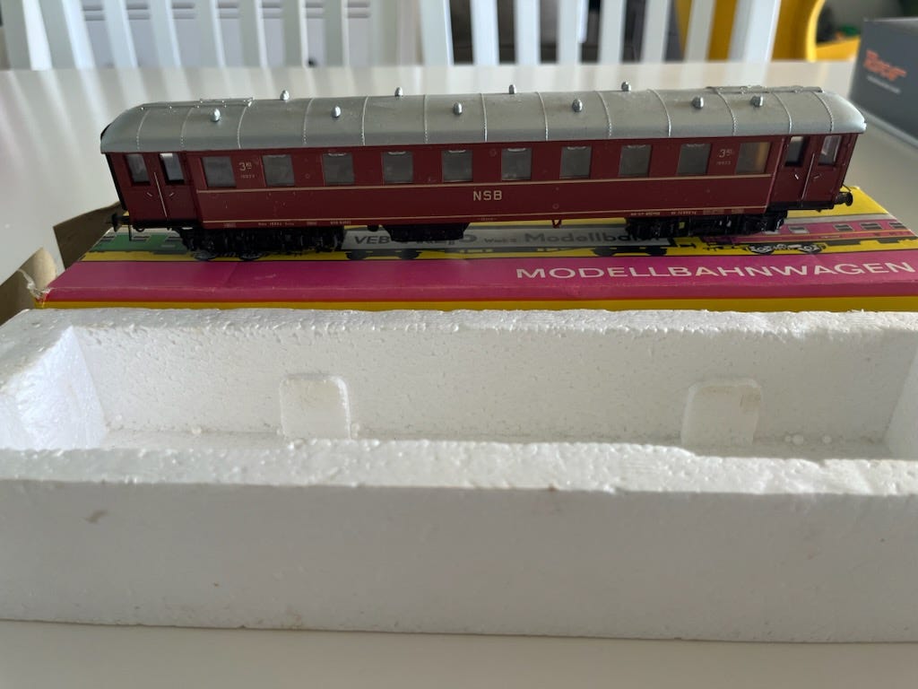 3.klasse NSB vogn fra Piko | FINN-torget