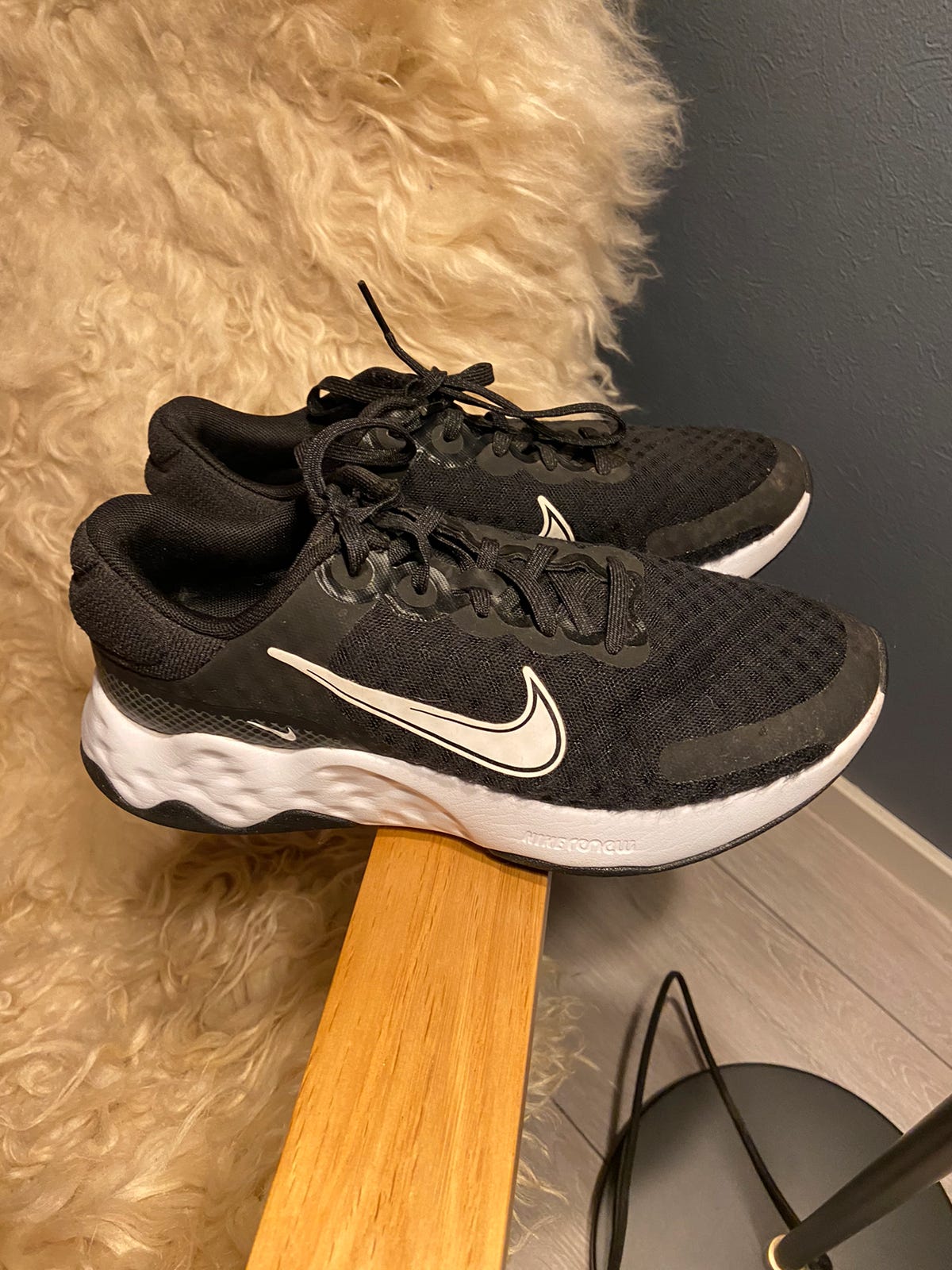 Sorte Nike sneakers renew til salgs | FINN-torget