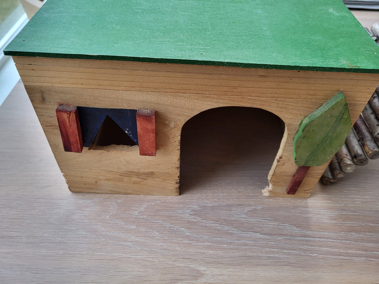 Hus, drikkeflasker og reisebur brukt til marsvin | FINN-torget