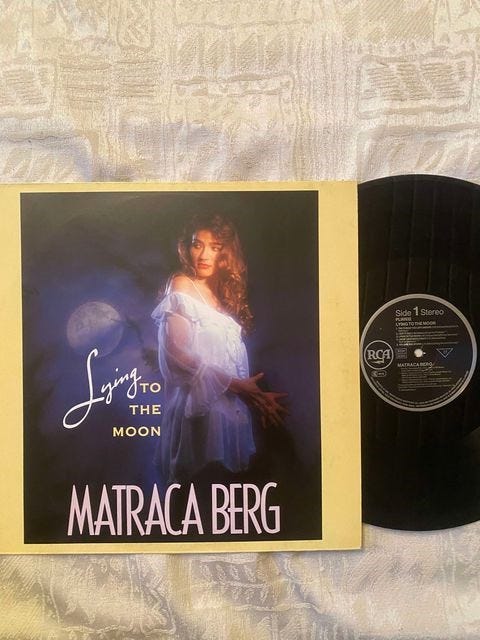 Matraca Berg Lying to the moon | FINN-torget