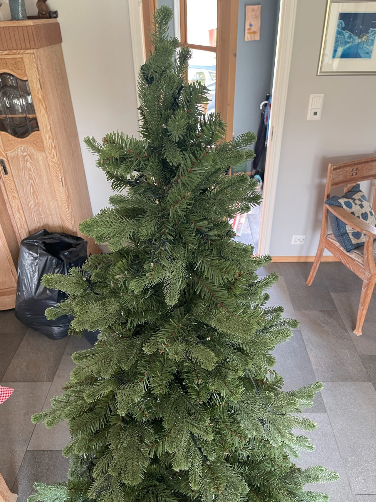 RESERVERT Kunstig juletre med lys gis bort! 180 cm | FINN-torget