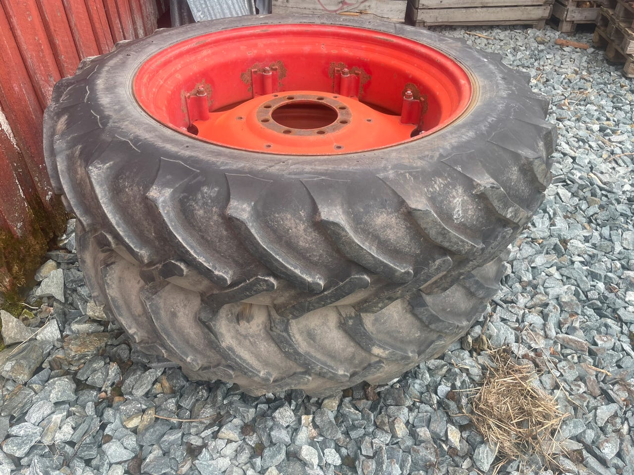 Komplett dekk med felg 13/6-38 | FINN-torget