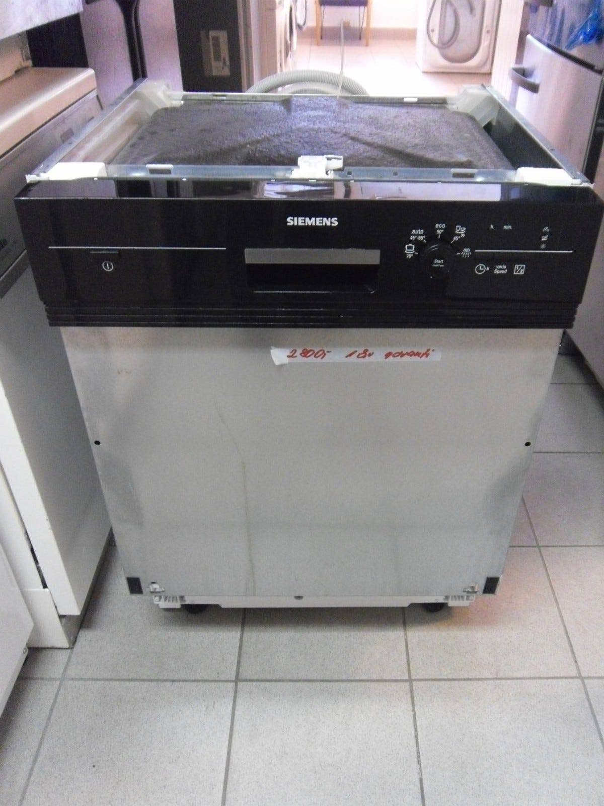 Halvintegrert oppvaskmaskin fra Bosch med sort panel | FINN-torget