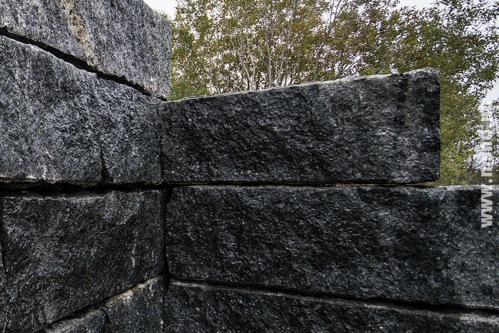 Norsk Larvikitt Granitt Støttemur Larvikittblokka Miljøstein | FINN-torget