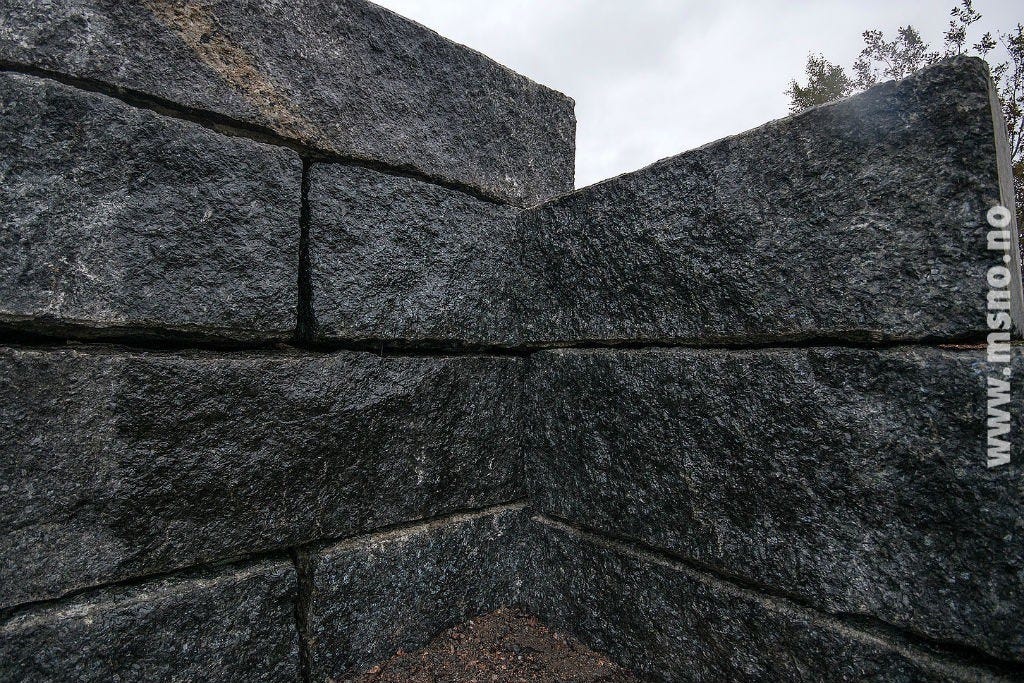 Larvikitt naturstein Støttemur alt. til Granittmur | FINN.no