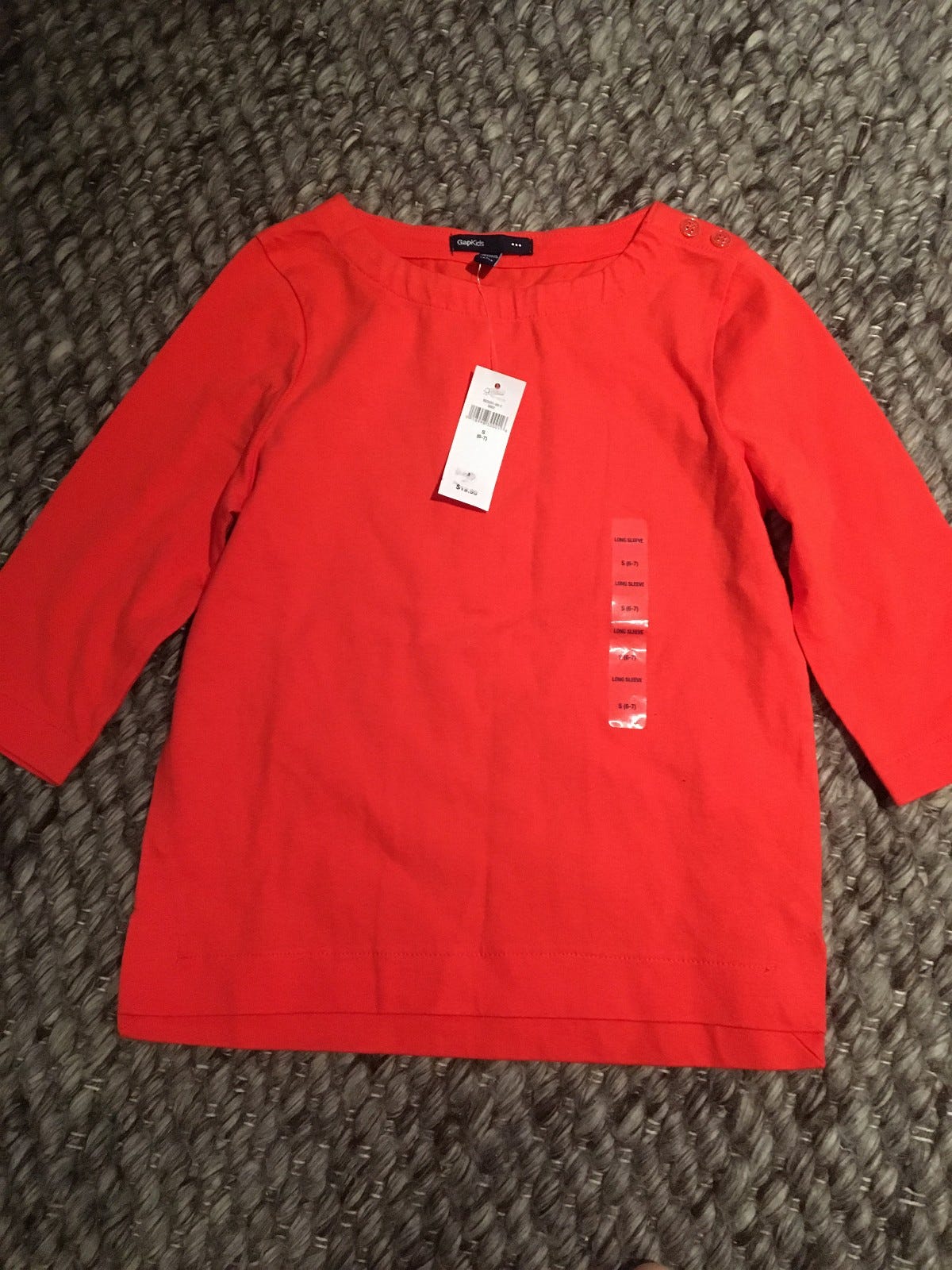 Ny/Ubrukt! Myk og god GAP genser med gullknapper i flott farge str 6/7 ...