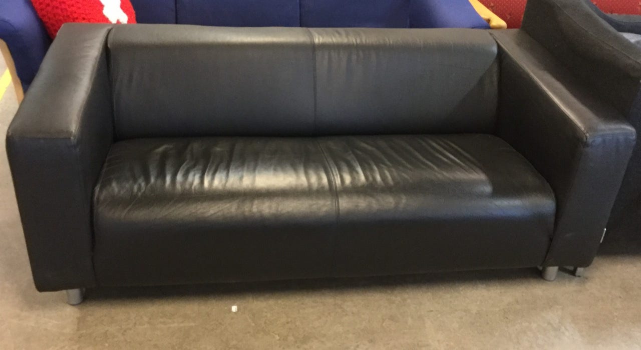 Fretex Heggstadmyra: sort skinnsofa | FINN-torget