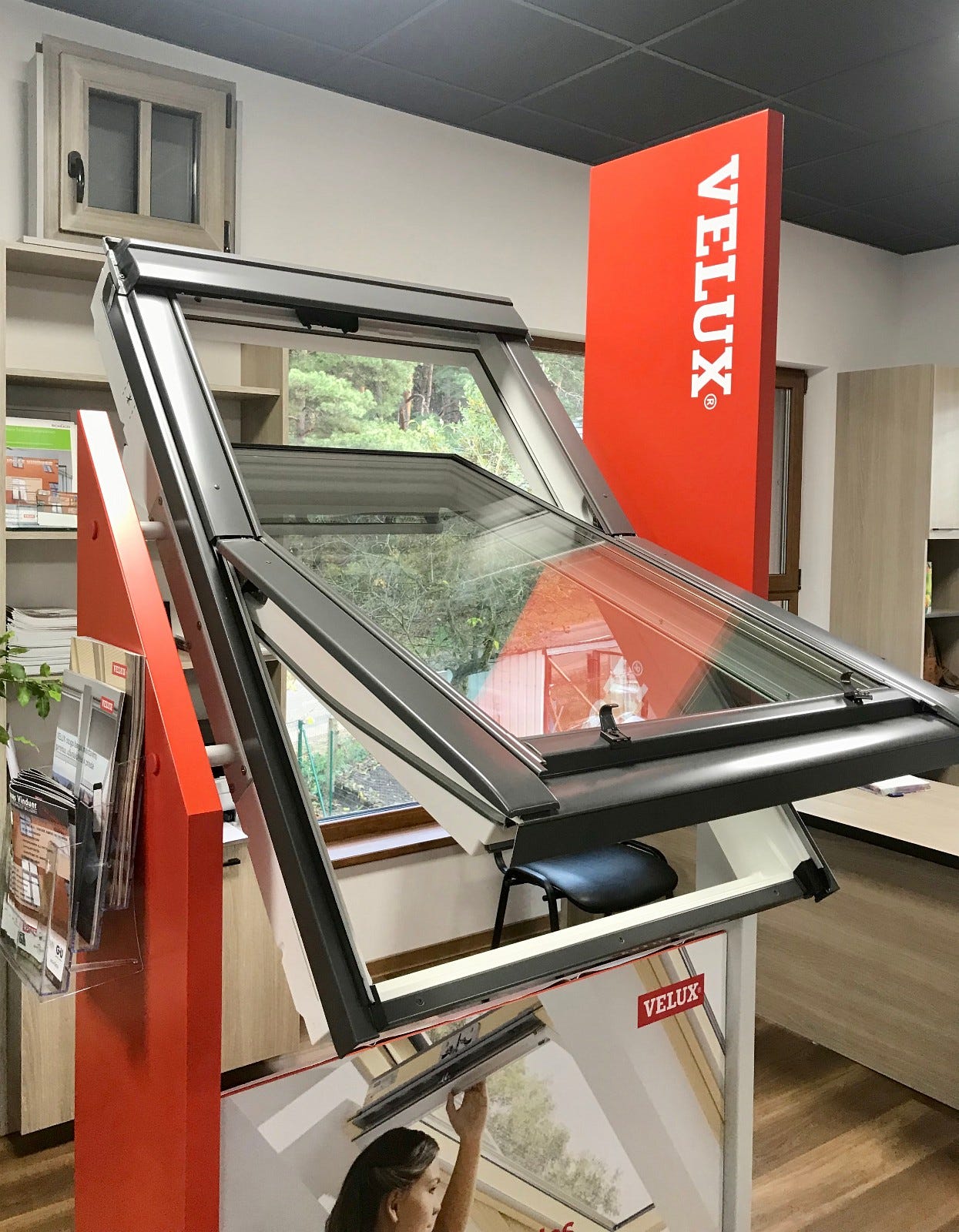 VELUX vinduer til salgs, ORIGINALE OG NYE | FINN torget