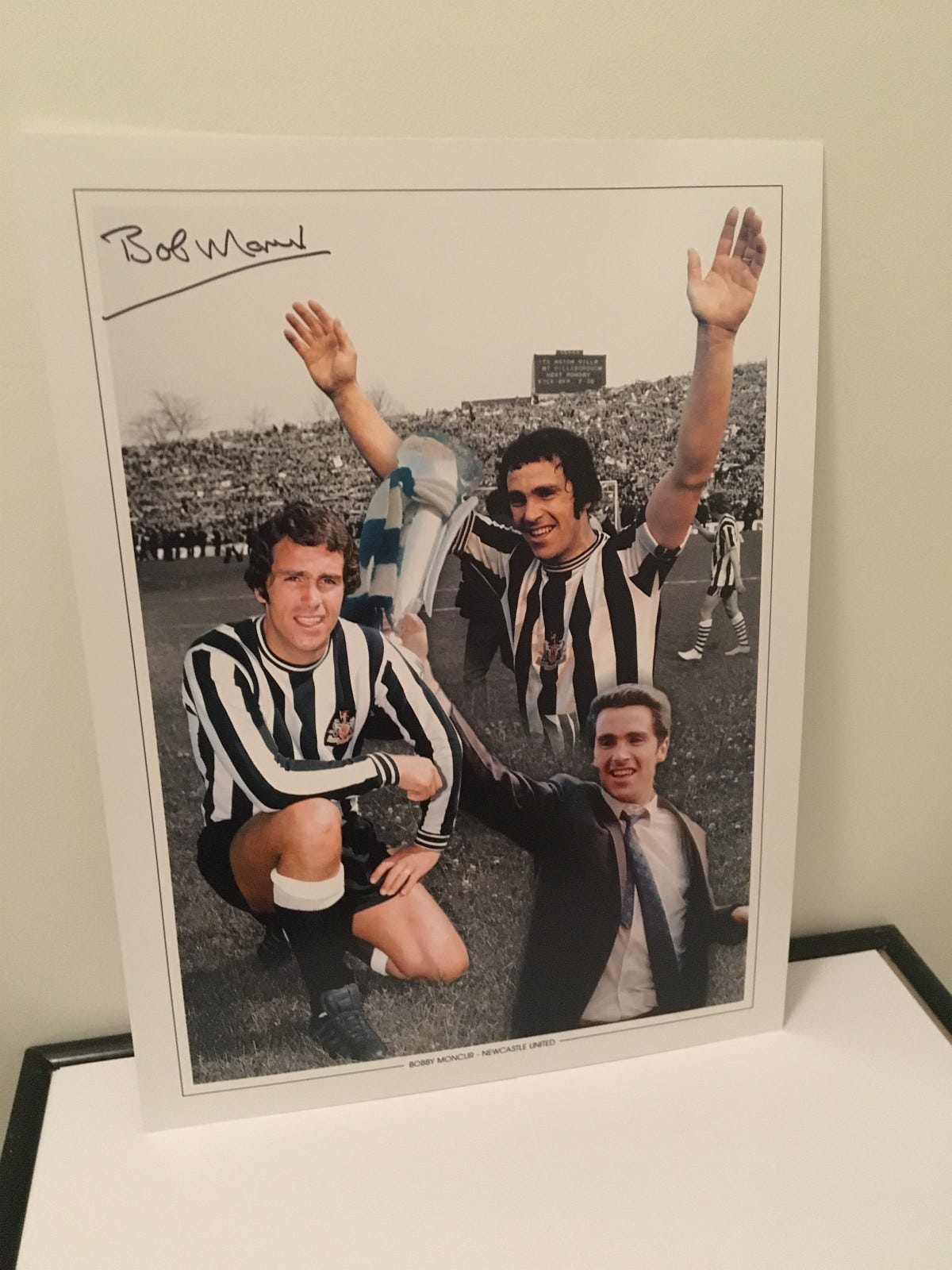Newcastle United - flott stor signert Bobby Moncur fotocollage | FINN ...