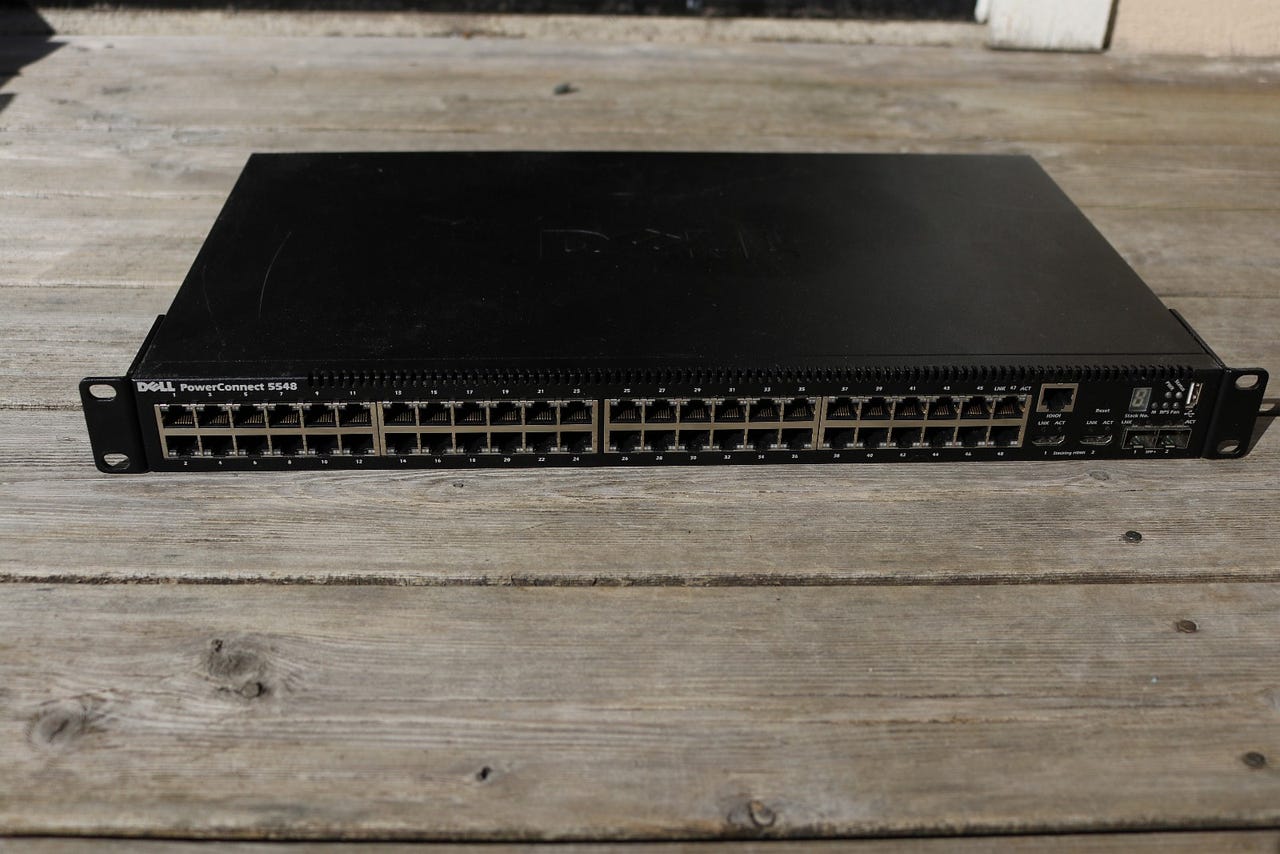 Dell Powerconnect 5548 48x Gb ethernet + 2xSFP+ 10Gb fiber porters ...