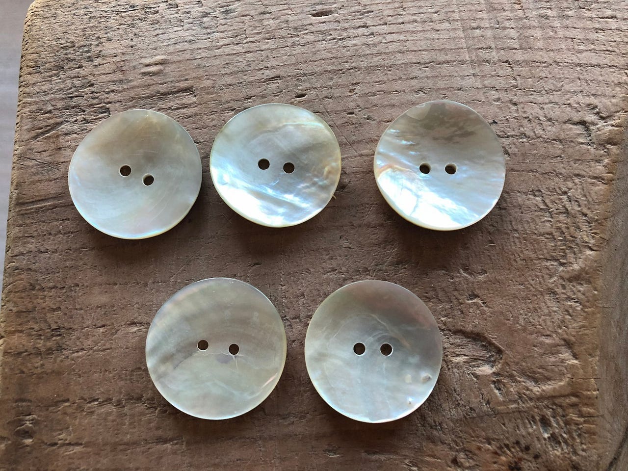 Store knapper i perlemor / ekte skjell fra ca 1960 | FINN-torget