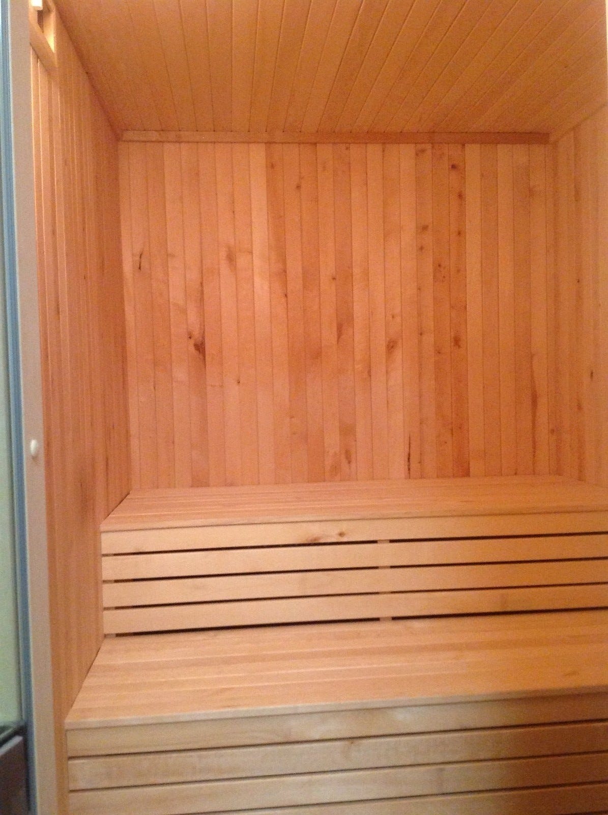 Badstupanel og benkespiler i osp og svartor | FINN-torget