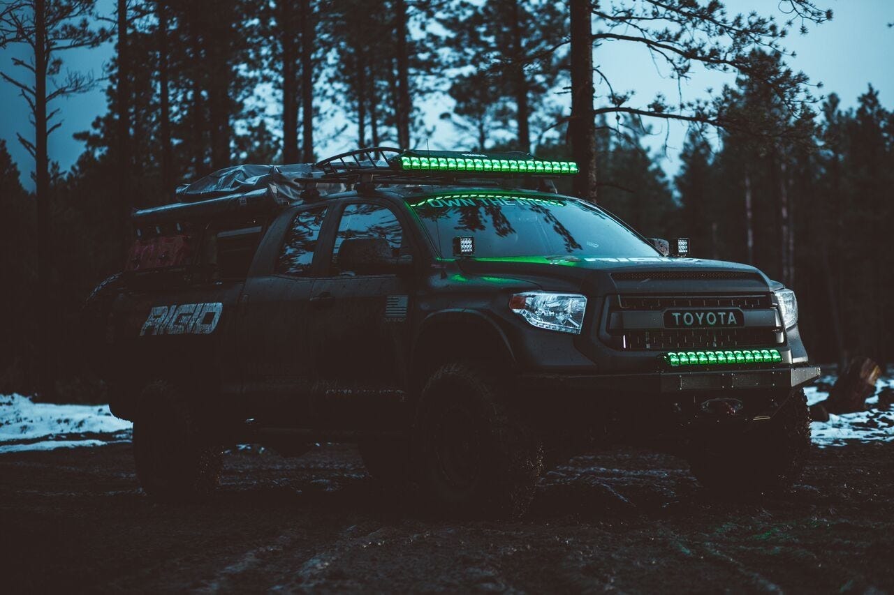 Verdens første lys som zoomer inn jo fortere du kjører! | FINN-torget