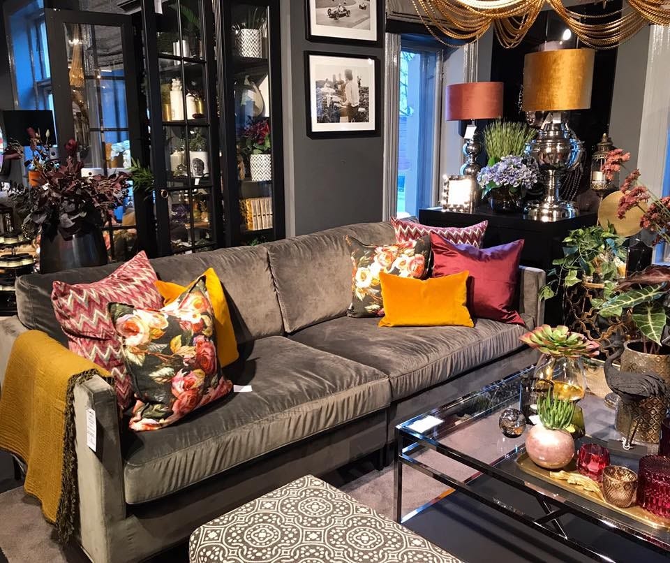 Sofa, stoler og puffer fra Englesson selges hos TOWNHOUSE Interiør ...