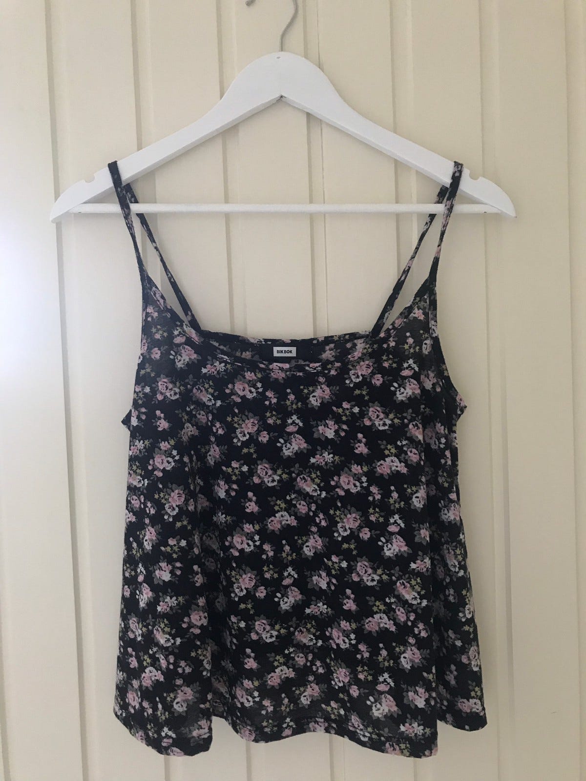 Blomstrete topp fra Bikbok | FINN torget