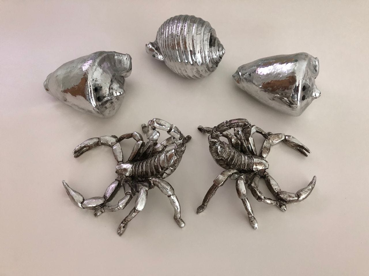 Riviera Maison sølvfarget pynt figurer shell skjell scorpio skorpion ...