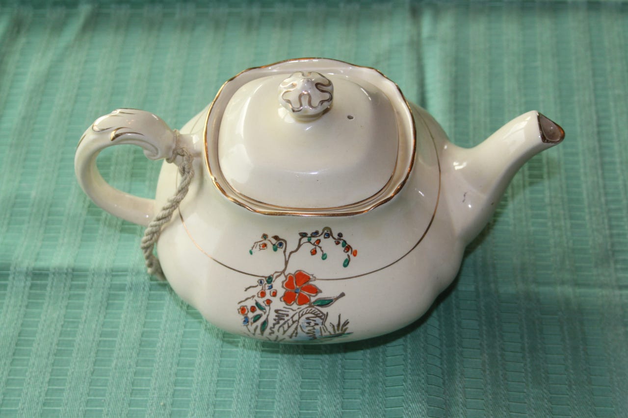 Nydelig, eldre tekanne fra 1930-40. Honeyglaze fra Wilkinson ts. | FINN ...