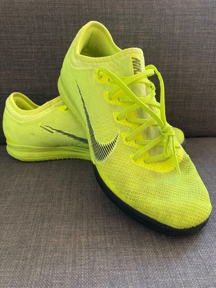 NIKE innesko/ Fotball/ Futsal sko. Str. 40,5 | FINN-torget