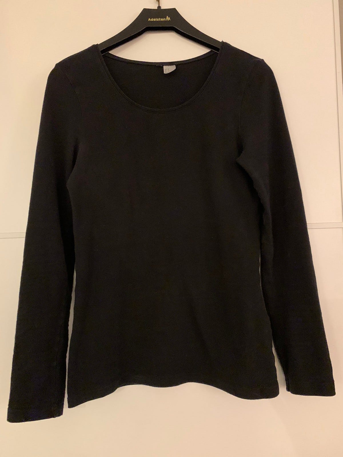 Sort genser, str. S | FINN-torget