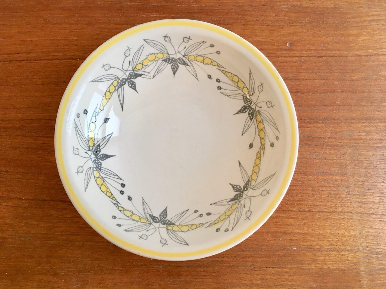 Stavangerflint servise hvitt med gul dekor ønskes kjøpt, - se bilde ...