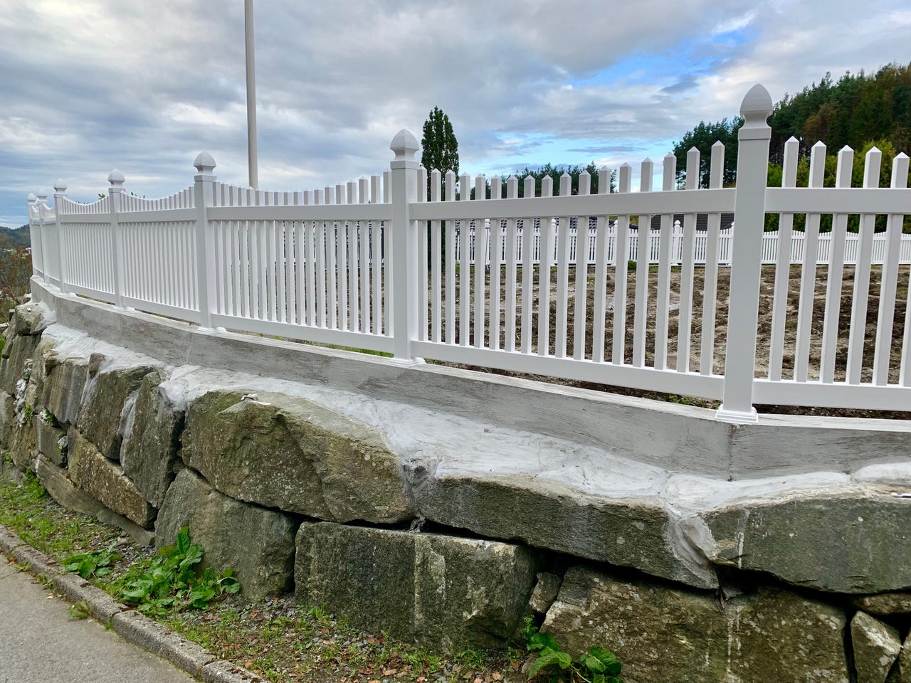 Vedlikeholdsfrie pvc gjerder PRISGARANTI | FINN-torget