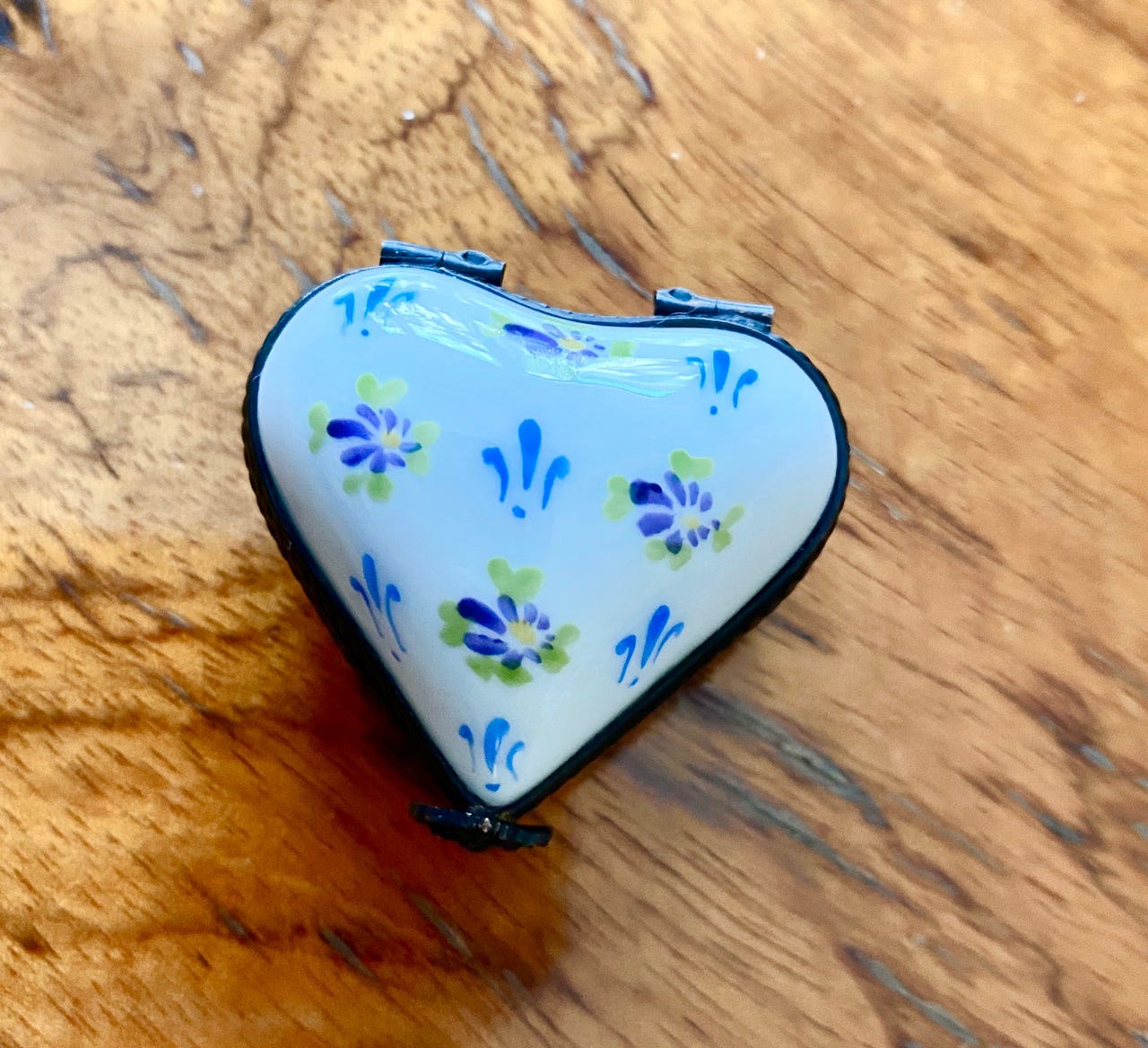 Limoges hjerteformet skrin i porselen | FINN-torget