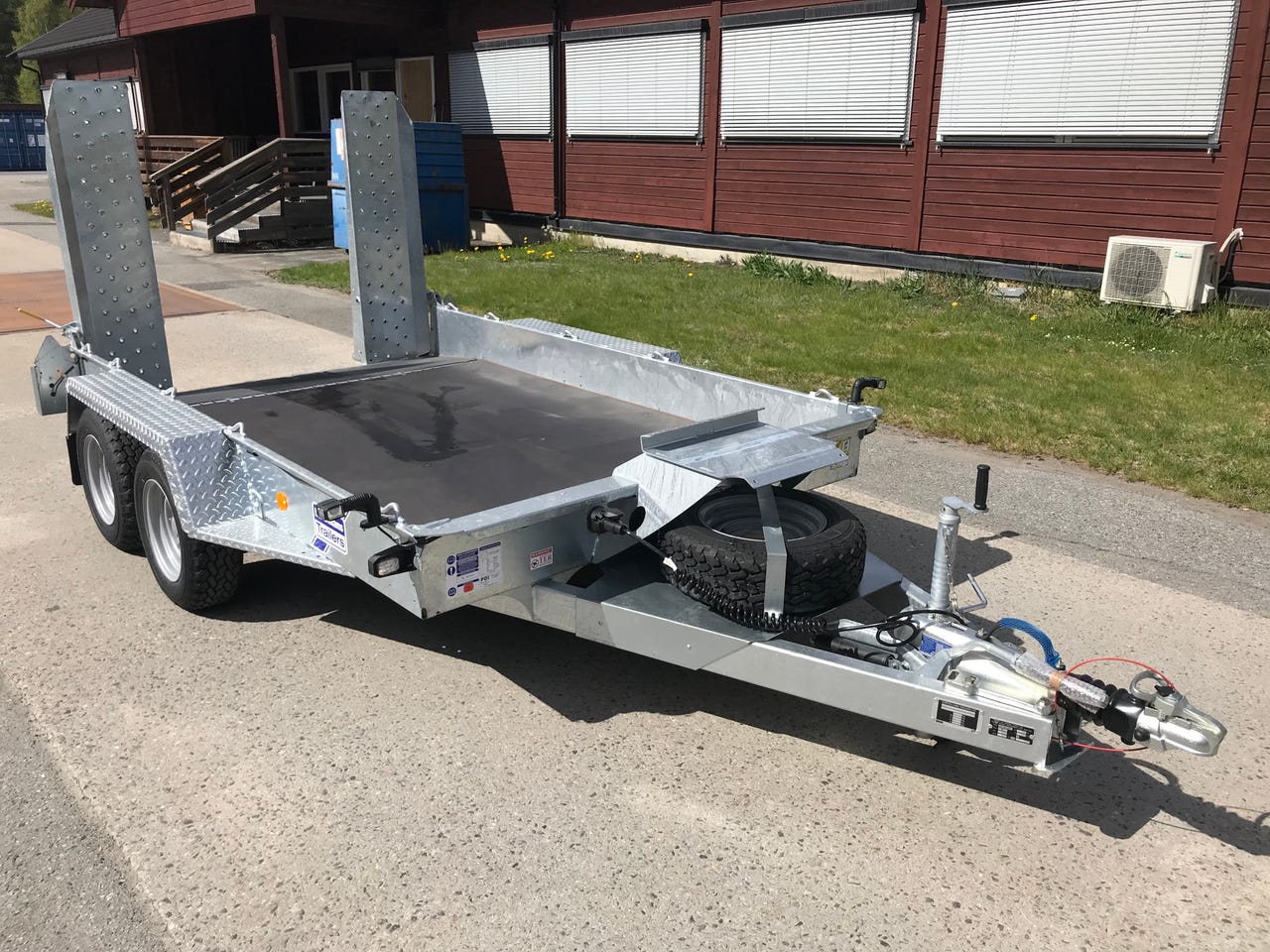 Ifor Williams GH106 BT Maskinhenger med kjørebruer | FINN-torget