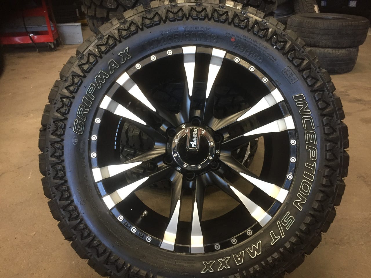 18" Advanti Wildcat Felger Med Sommerdekk til Toyota Landcruiser ...