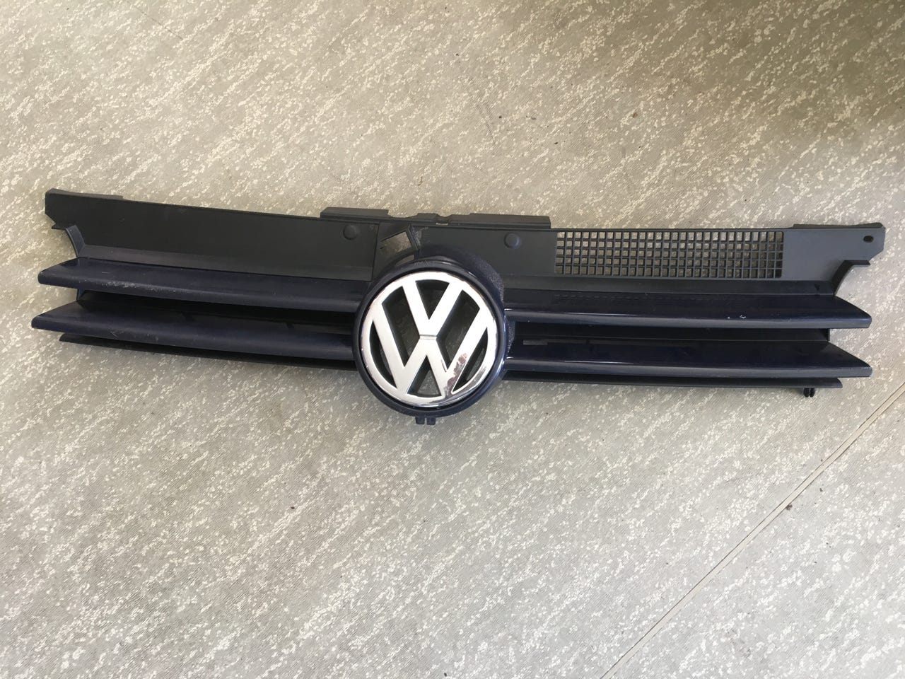 VW Golf IV front Grill 1999-2006 sortblå farge | FINN torget