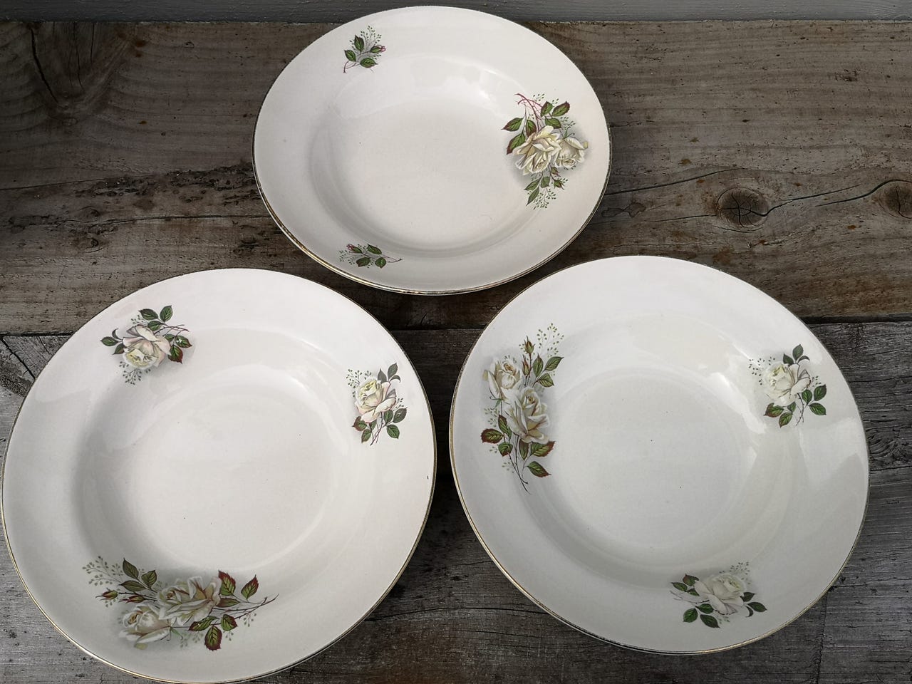 Egersund hvit rose, 3 dyptallerkener. 60kr pr stk | FINN-torget