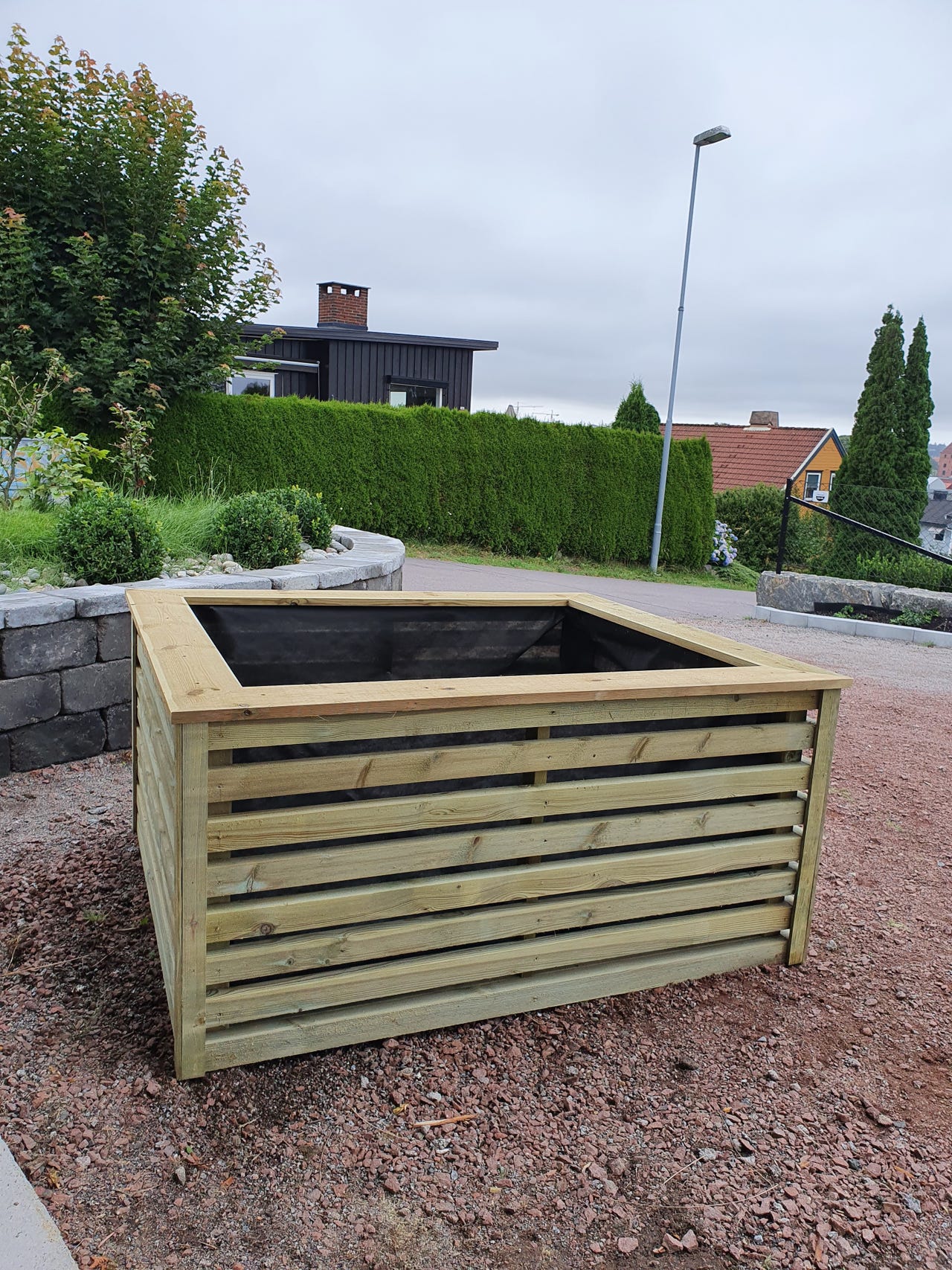 blomsterkasser-i-tre-levegger-terrasse-innvendig-rehabilitering-finn
