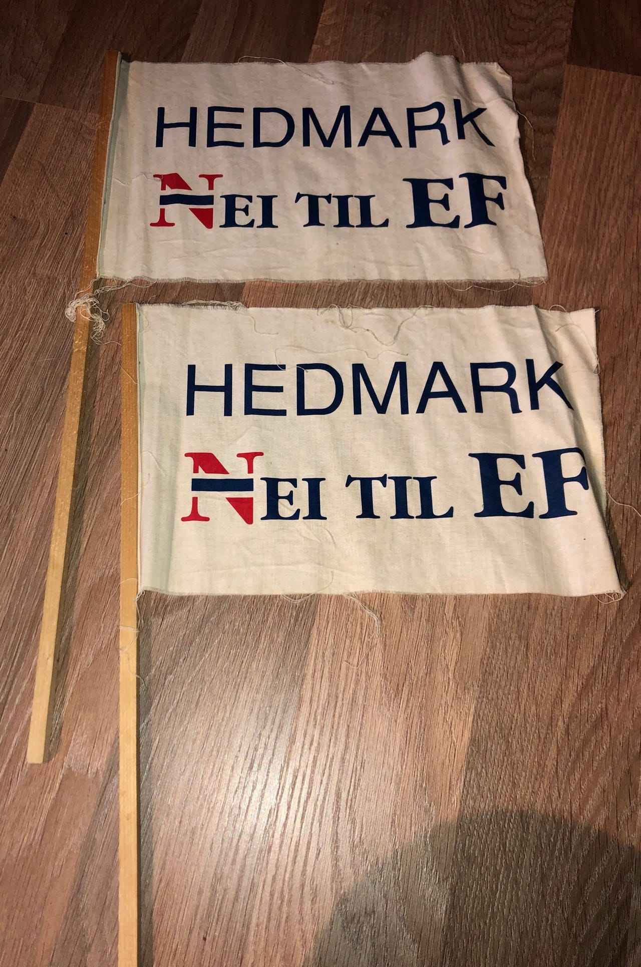 Hedmark Nei til EF 1974 flagg, samt nålemerker EU | FINN-torget