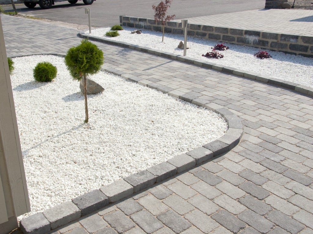 HVIT KNUST MARMOR HAGESINGEL 8-12mm 800KG | FINN-torget